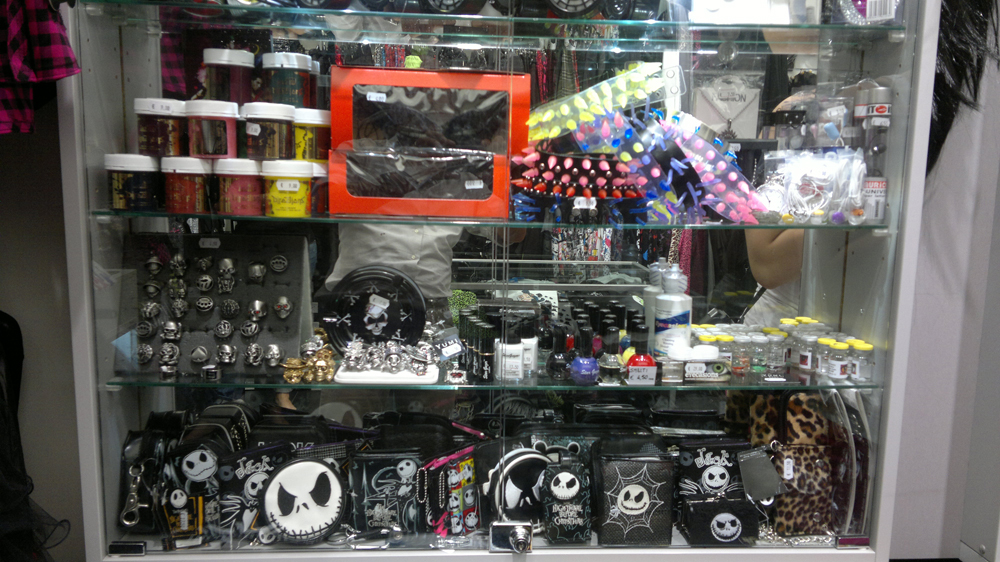 Negozi alternativi a Roma: ecco la moda Punk da non perdere - Snap Italy