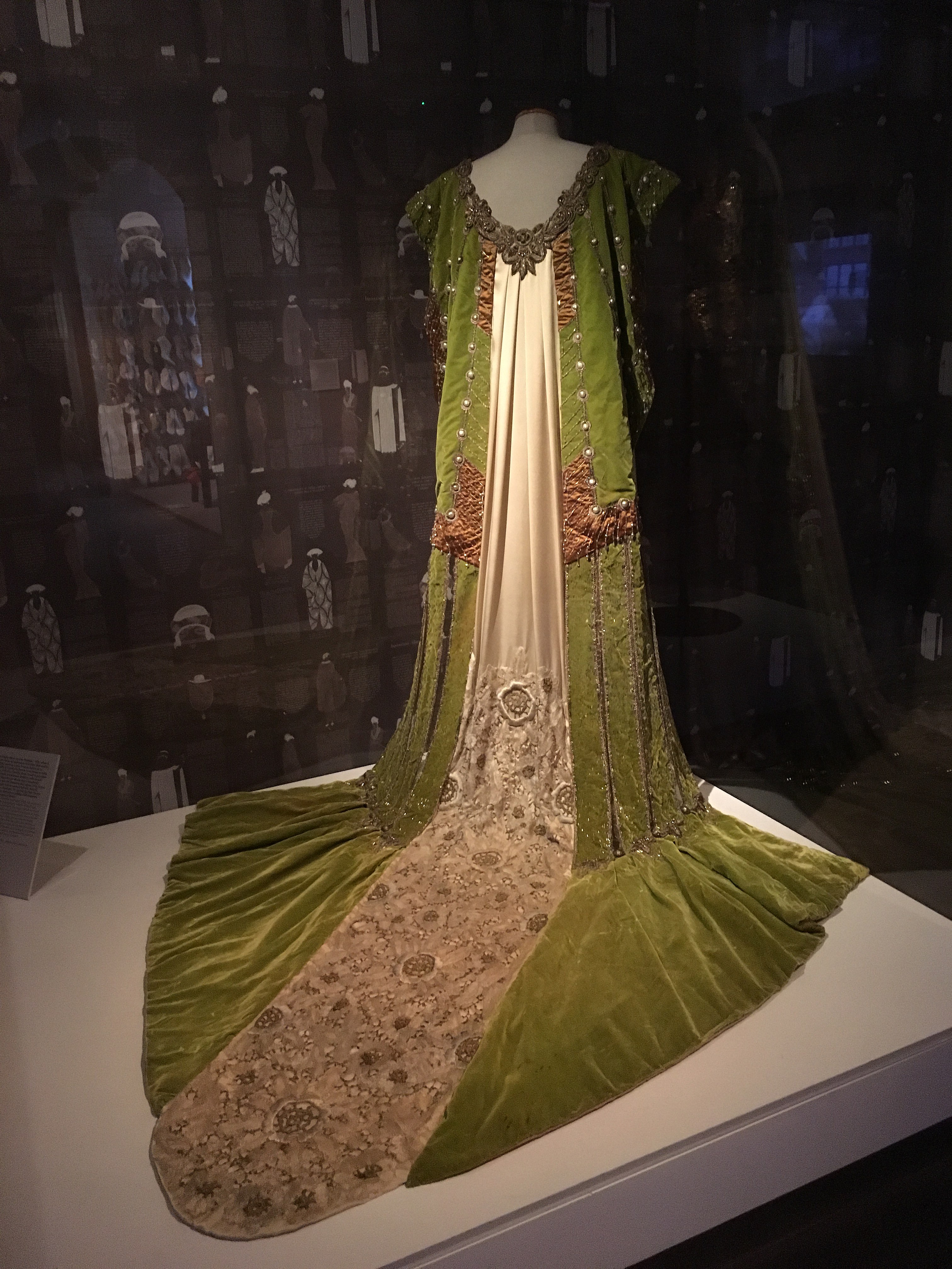 Rosa Genoni: a Milano la mostra che celebra lo stile Made in Italy - Snap