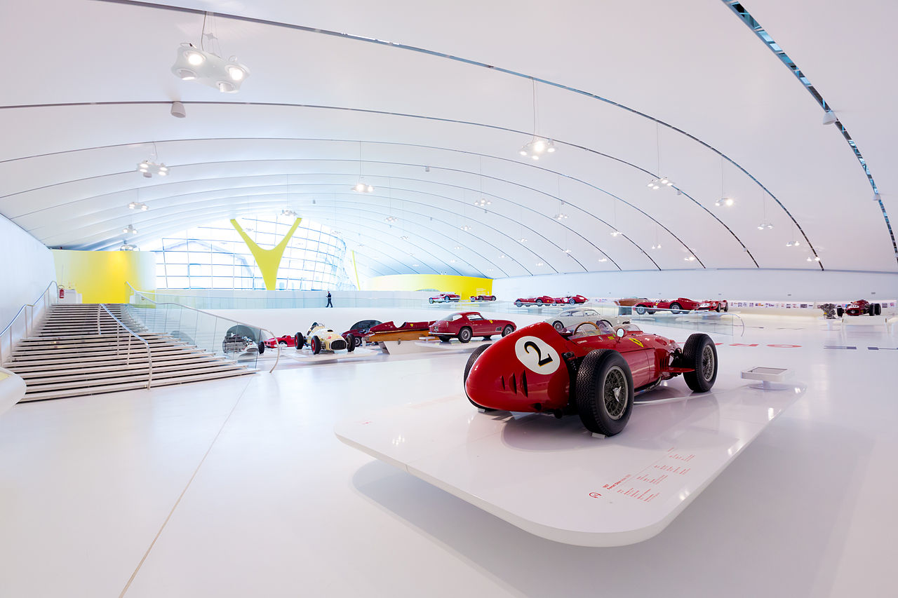 Museo Enzo Ferrari e il mito della velocità - Snap Italy