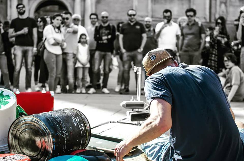 Damat Drummer: «La strada ti insegna a comunicare con la gente»