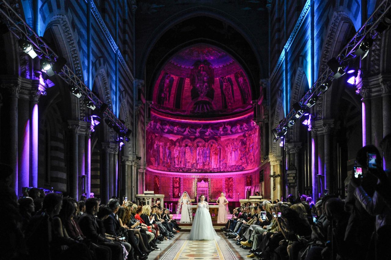 Roma Fashion White 2018: l'alta moda sposa sfila in chiesa - Snap Italy
